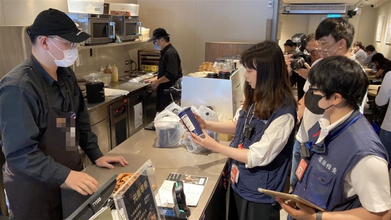 超商百貨禁提供「PLA免洗餐具」 北市首日稽查150家門市結果曝 | 生活 | 三立新聞網 SETN.COM