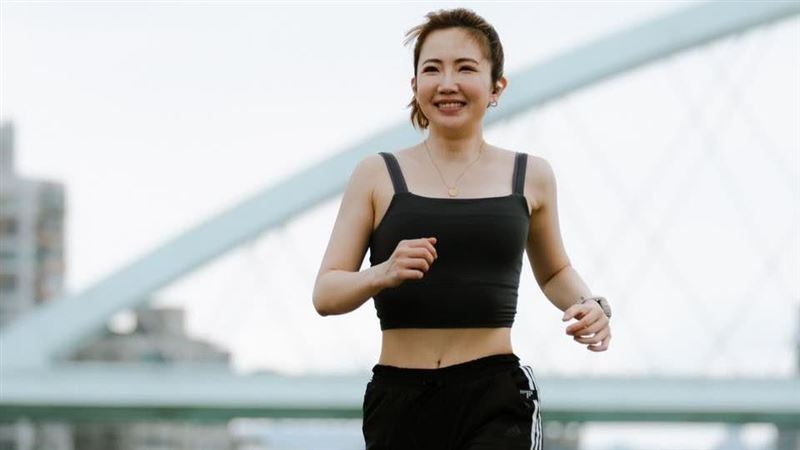 突曬男友視角！41歲謝忻「上半身全脫」只剩內衣 超兇畫面外洩 | 娛樂星聞 | 三立新聞網 SETN.COM