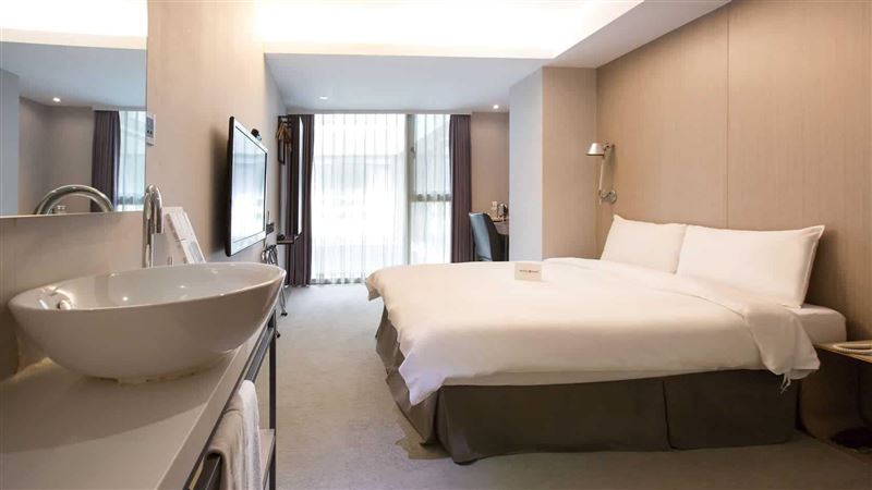 爸看身分證！姓「ㄉㄞˋ」住飯店只要650元、「中2碼」buffet第2人半價 | 生活 | 三立新聞網 SETN.COM