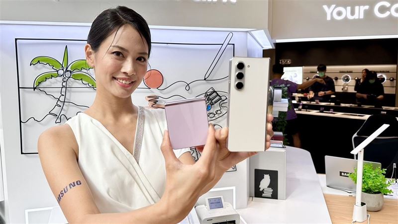 三星Galaxy Z Flip 5搶先開箱實測！封面螢幕有感升級 預購量成長2倍 | 科技 | 三立新聞網 SETN.COM