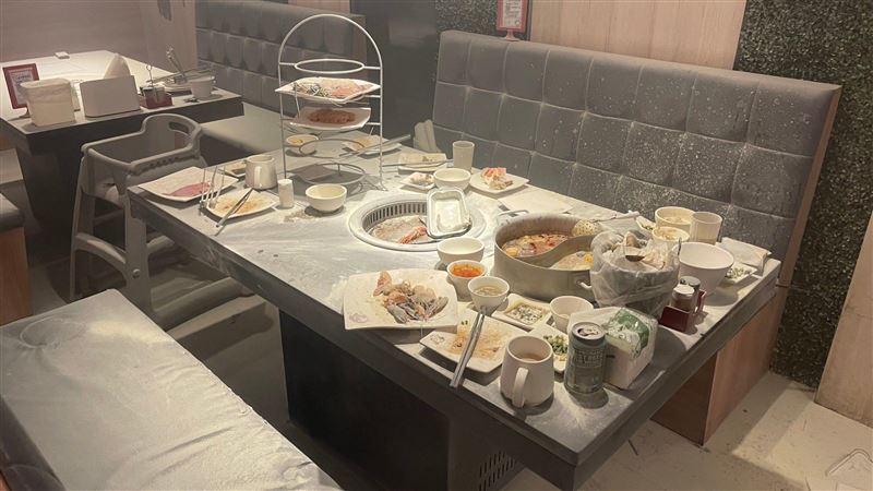 嘉市家樂福餐廳竄濃煙「烤肉盤冒火星」！43顧客嚇壞逃 | 社會 | 三立新聞網 SETN.COM