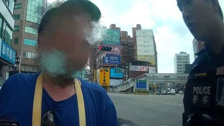 老翁匯款7000元給「老婆」被阻止 竟反問員警：你太太不會要錢嗎？ | 專欄 | 三立新聞網 SETN.COM