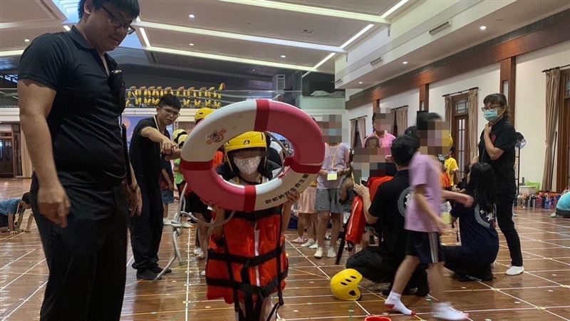 新北消防夏令營！消防闖關情境模擬 2800學童參加開心放電 | 社會 | 三立新聞網 SETN.COM