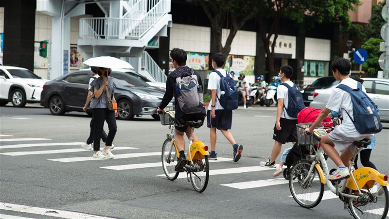 行政院提出「行人交通安全政策綱領」 目標2030年前降低30%死亡人數 | 政治 | 三立新聞網 SETN.COM