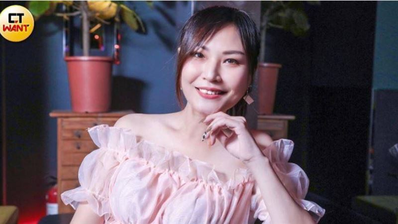 單親媽闖《紅人榜》發唱片！成龍千玉師妹 日賣200張蔥抓餅維生 | 娛樂星聞 | 三立新聞網 SETN.COM