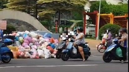 颱風天亂扔400包垃圾堆成山飄惡臭 彰市長鐵腕揪150人開罰1200元 | 生活 | 三立新聞網 SETN.COM
