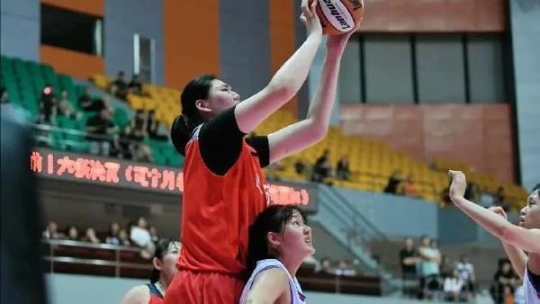 比姚明高！中國16歲女籃球員「身高228公分」 網驚喊：直接送國家隊 | 兩岸(大陸) | 三立新聞網 SETN.COM