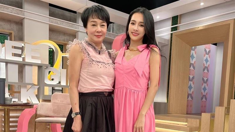 母嗨曝72歲尪「行房秘辛」！王思佳尷尬激喊：聽見爸爸洗澡的聲音 | 娛樂星聞 | 三立新聞網 SETN.COM