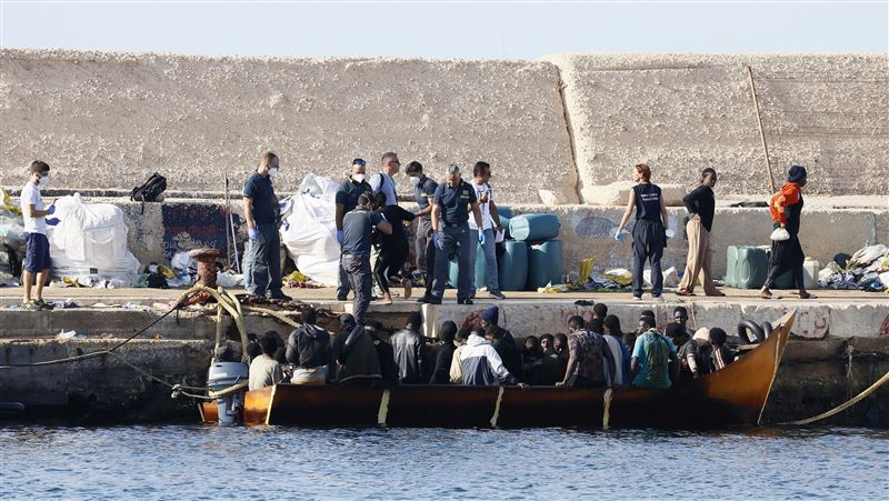 義大利小島「3天湧入8500難民」 歐盟主席將前往視察 | 國際 | 三立新聞網 SETN.COM