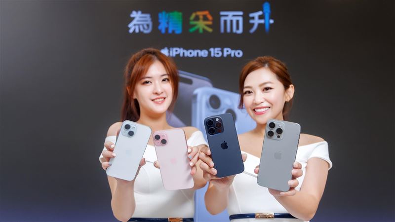 iPhone 15開搶 中華電信董事長郭水義現身直接果粉送頂規版 | 科技 | 三立新聞網 SETN.COM