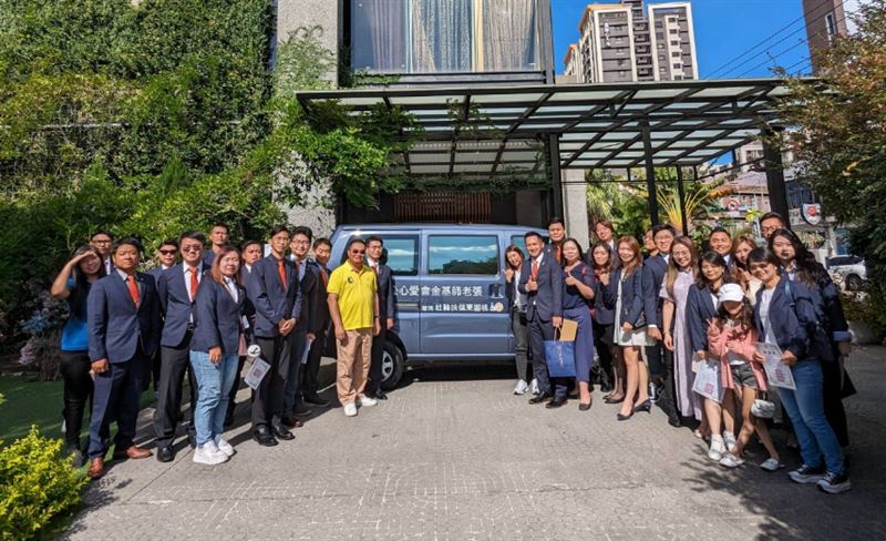 桃園東信扶輪社捐「張老師」愛心公務車 弱勢兒少快樂上學去 | 專欄 | 三立新聞網 SETN.COM