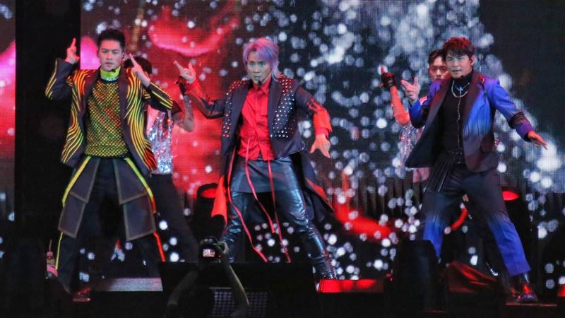 5566飆唱《無所謂》爆彩蛋！3人喜迎「消失團員」回來 離開真相曝光了 | 娛樂星聞 | 三立新聞網 SETN.COM