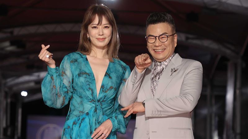 金鐘58／Melody超仙美腿拚了！搭沈玉琳「深V大解放」首搶大獎 | 娛樂星聞