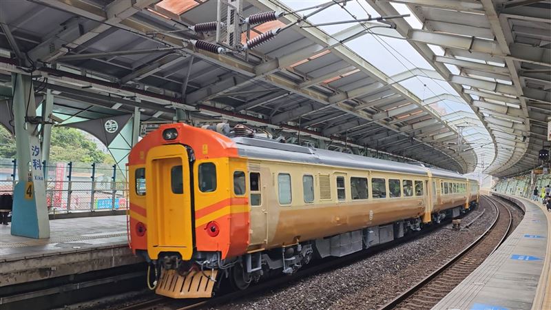 今日限定！退役13年「英國貴婦」EMU100自強號現身田中站 專屬便當開賣 | 生活 | 三立新聞網 SETN.COM