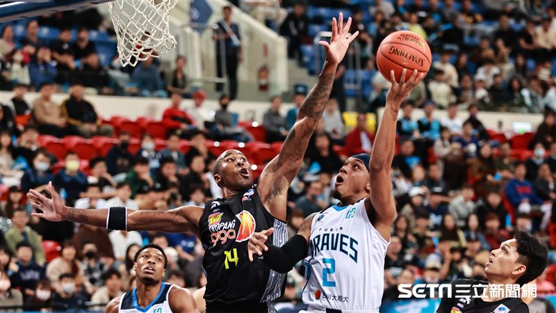 巴爾菲特、強森聯手力壓「約旦Kobe」 東超半場勇士2分領先菲律賓 | 運動 | 三立新聞網 SETN.COM