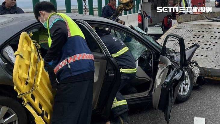 彰化台61線小客車槽車車禍 駕駛夾困救出無呼吸心跳送醫急救 | 社會 | 三立新聞網 SETN.COM