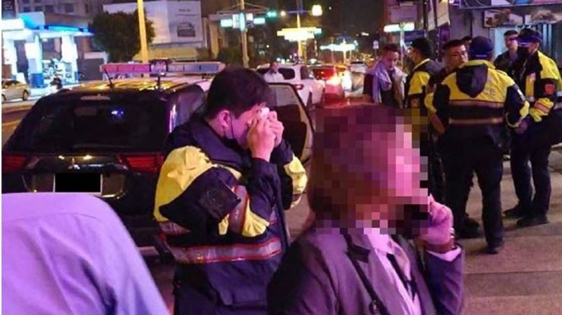 台中KTV外凌晨逾10人爆鬥毆 警方急到場壓制慘被辣椒水噴傷眼 | 社會 | 三立新聞網 SETN.COM