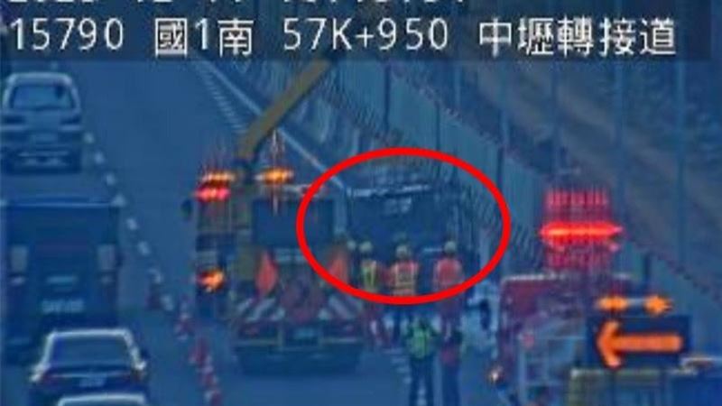 快訊／國1南下58.2公里事故！「小貨車火燒車」封2線道 回堵紫爆 | 社會 | 三立新聞網 SETN.COM