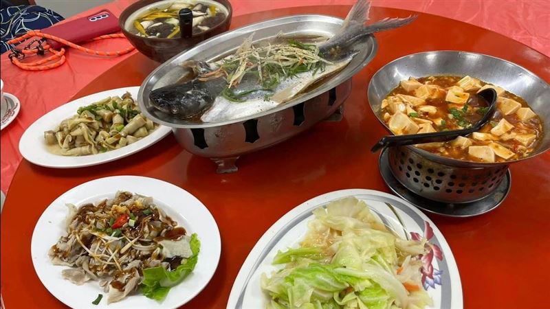 日月潭點5菜1湯1400！他吃一口魚「土味超重」暴怒、要求退費掀戰 | 生活 | 三立新聞網 SETN.COM