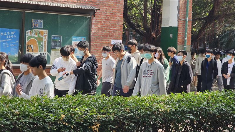 113學測／國寫談闡述標籤現象、樹木「縫隙」延伸寫作 | 生活 | 三立新聞網 SETN.COM