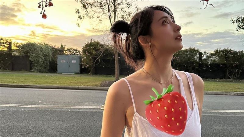 阿喜36歲曬養眼辣照！領口太低洩「大片春光」親揭不慶生原因 | 娛樂星聞 | 三立新聞網 SETN.COM