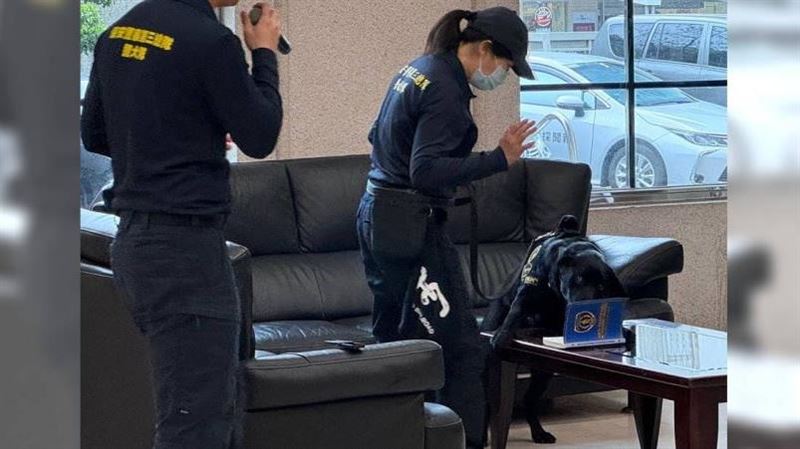 超強電子偵蒐犬Wafer報到！總統大選立功 手機、SIM卡、冷錢包都找得出 | 社會 | 三立新聞網 SETN.COM