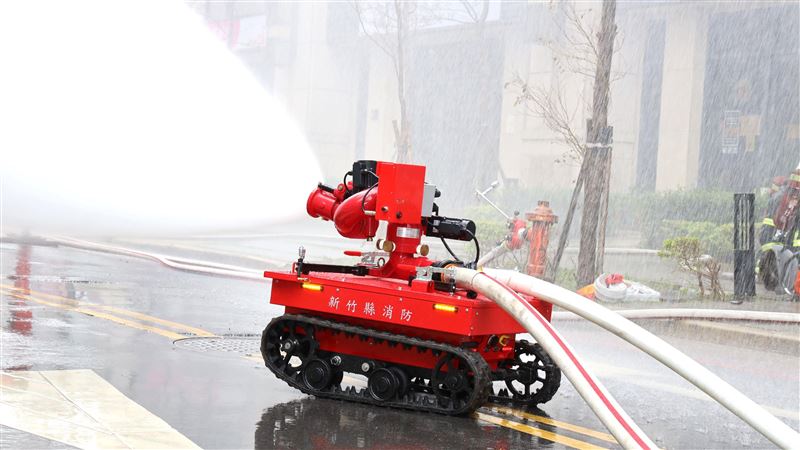 高樓層防災演練！竹縣消防出動「70米雲梯車」還有「消防機器人」亮相 | 生活 | 三立新聞網 SETN.COM