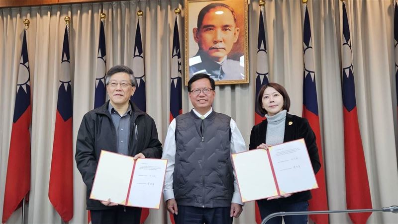 春節、清明不罷工了！長榮機師「最高加薪13.5K」 工會：勞資達成協議 | 生活 | 三立新聞網 SETN.COM