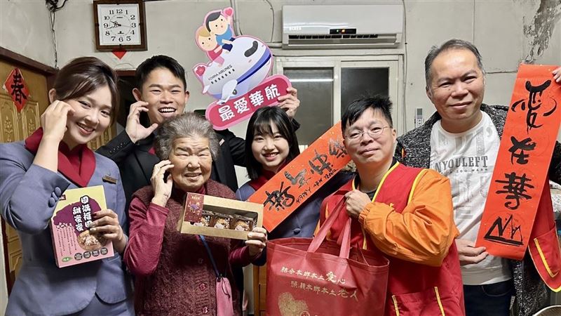 寒冬送暖！華航、華山基金會「獻150份春節禮品」伴長者共度佳節 | 生活 | 三立新聞網 SETN.COM