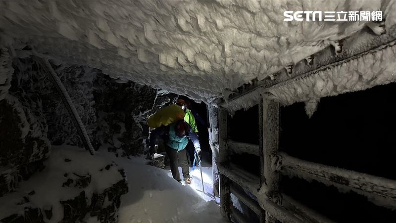 積雪增加搜救難度！初一玉山又傳山難 領隊墜400米深谷罹難 | 社會 | 三立新聞網 SETN.COM