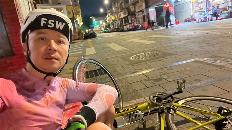 53歲男星出事了！春節出遊「顫抖無力倒地」 路人連番救援超暖心 | 娛樂星聞 | 三立新聞網 SETN.COM