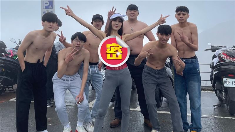 58歲美魔女衝合歡山脫了！透視馬甲內衣洩「火辣身材」 力拚赤裸小鮮肉 | 娛樂星聞 | 三立新聞網 SETN.COM