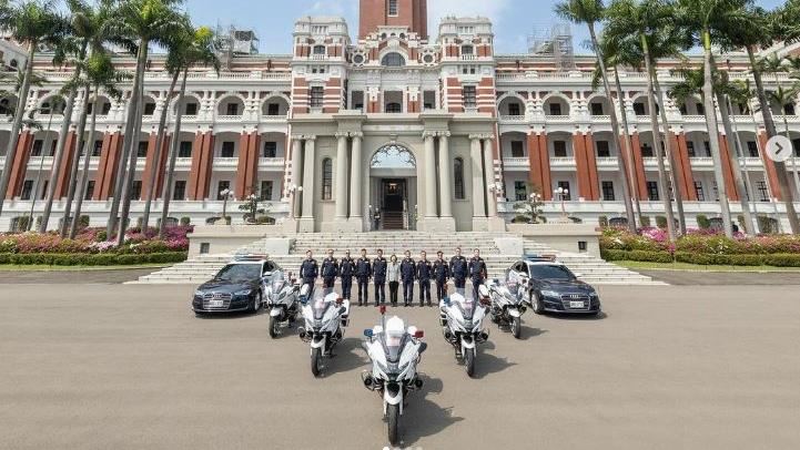 總統車隊前方辛勤警察 520將卸任蔡英文感謝警務 | 政治 | 三立新聞網 SETN.COM