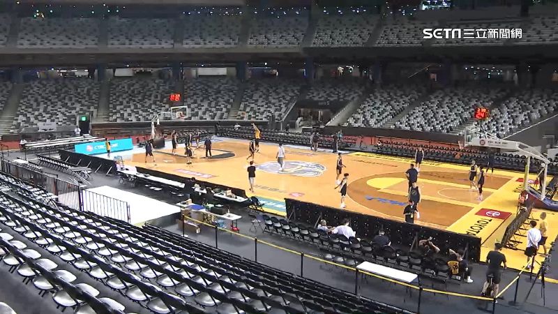 搭建縮時影片曝！大巨蛋兩天變身T1籃球場 | 運動 | 三立新聞網 SETN.COM