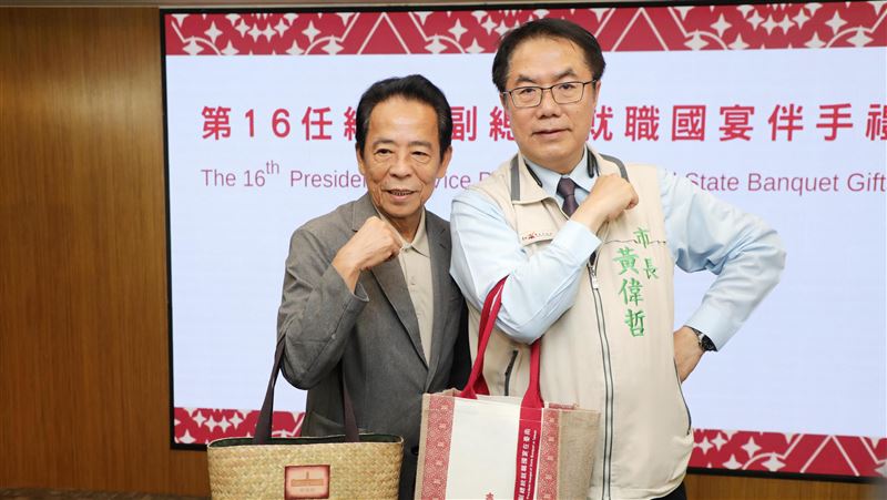 520國宴伴手禮開箱 兩袋滿滿台南味 | 生活 | 三立新聞網 SETN.COM