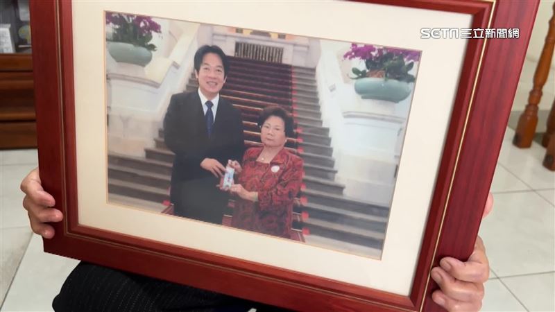 影／台南鄉親520包車觀禮 92歲嬤珍藏與賴清德合照 | 政治 | 三立新聞網 SETN.COM