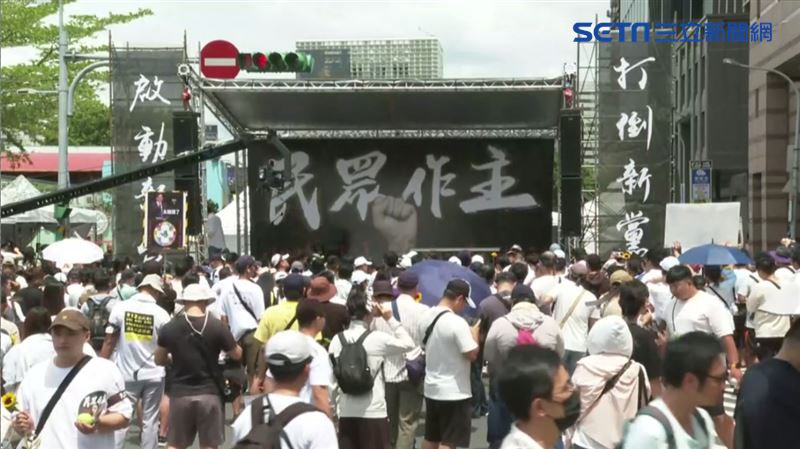 直擊／柯文哲號召519上街頭！小草穿白衣、拿芭樂 活動現場人潮曝光 | 政治 | 三立新聞網 SETN.COM