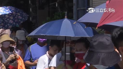 100換200！台中夏至飆破33℃ 排隊人龍頂高溫領「物調券」 | 三立iNEWS | 三立新聞網 SETN.COM