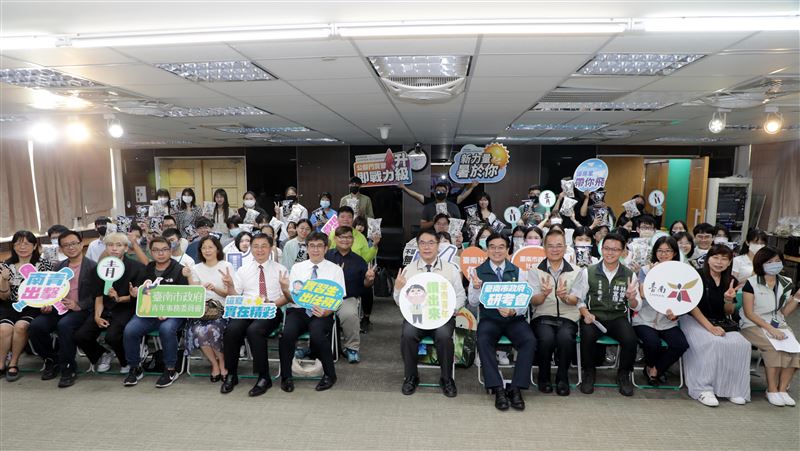 全台31所大學112名學生到台南市府實習 黃偉哲歡迎北漂學子返鄉 | 政治 | 三立新聞網 SETN.COM