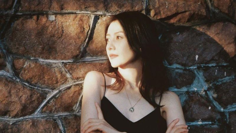 高圓圓不藏了！「深V裸背及腰」火辣身材全看光 44歲女神狀態曝 | 娛樂星聞 | 三立新聞網 SETN.COM