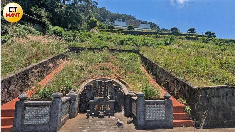 神秘東區大地主捧1000萬現金買墓地 八里「守墓村」直擊 | 生活 | 三立新聞網 SETN.COM