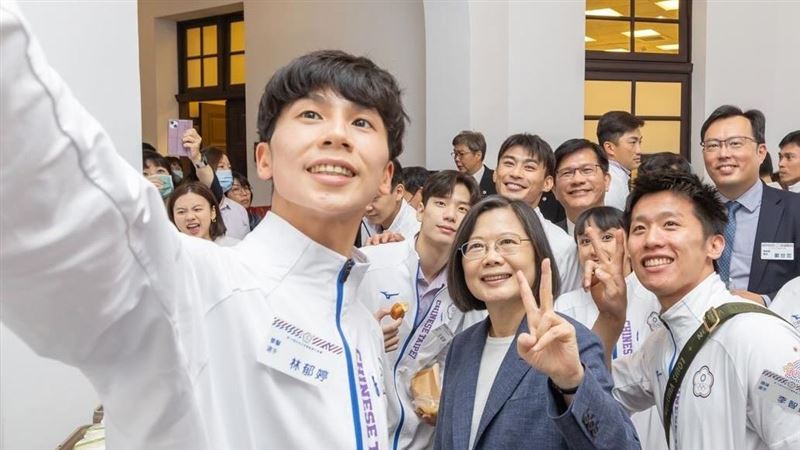 巴黎奧運／JK羅琳質疑林郁婷性別 蔡英文秀合照力挺：相信她沒在怕 | 政治 | 三立新聞網 SETN.COM