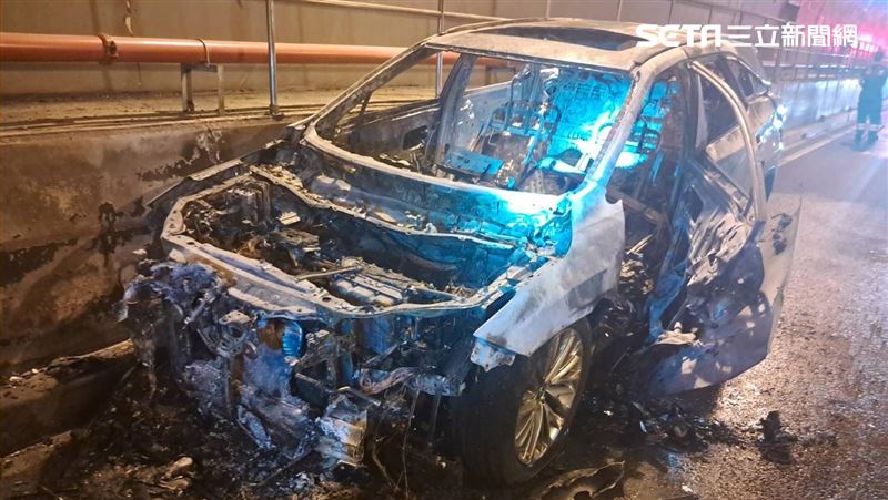 信義快速道路火燒車 65歲男跳車逃命顏面燒傷送醫 | 社會 | 三立新聞網 SETN.COM