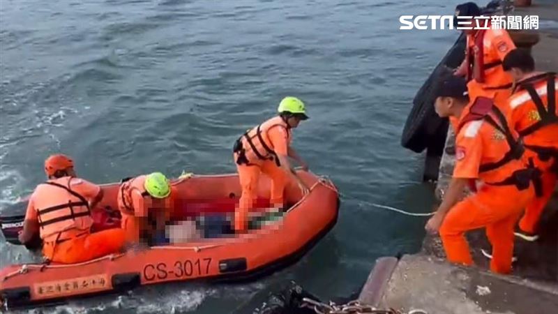 快訊／高雄蚵仔寮漁港有人溺水！海上CPR仍斷魂 死者身份曝光 | 社會 | 三立新聞網 SETN.COM