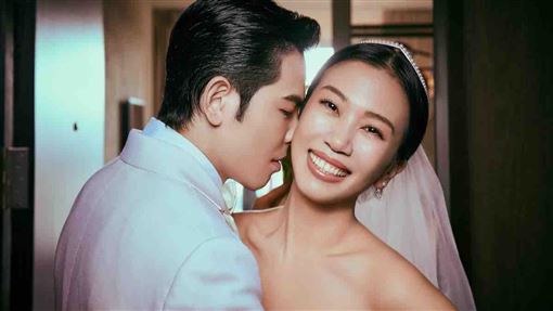 相約共度8輩子！蕭敬騰泛淚告白Summer 結婚誓詞惹哭全場 | 娛樂星聞