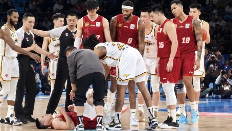 CBA／扯！遼寧球員「埋地雷」造成陳盈駿傷退 裁判沒吹球迷全怒了！ | 運動 | 三立新聞網 SETN.COM