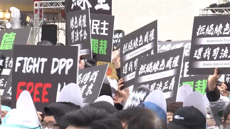 獨家／小草經濟？「111釘孤枝」驚見攤販兜售布條、頭燈 | 政治 | 三立新聞網 SETN.COM