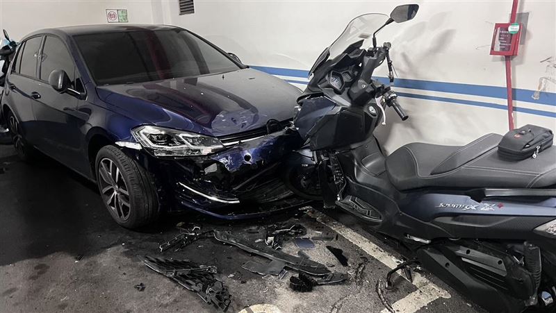 台中66歲婦暴衝連撞4車⋯灑水系統也撞爛！闖禍後竟回家睡懶覺 | 社會 | 三立新聞網 SETN.COM