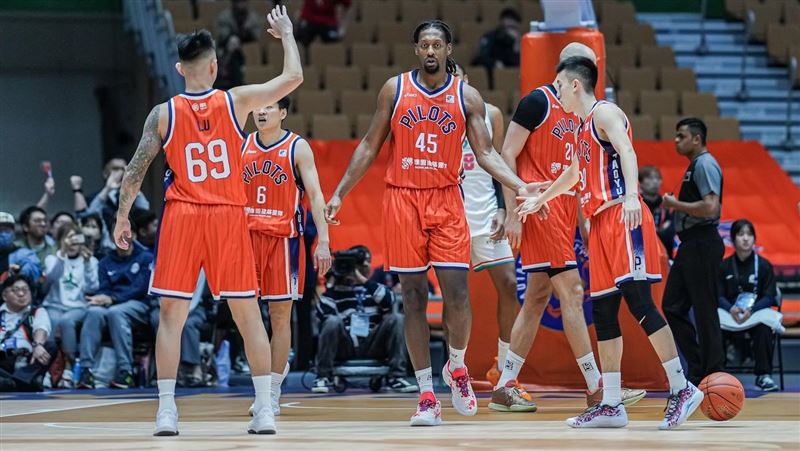 東超／「夜王」盧峻翔開無雙豪取33分 領航猿擊潰香港東方、闖進4強 | 運動 | 三立新聞網 SETN.COM