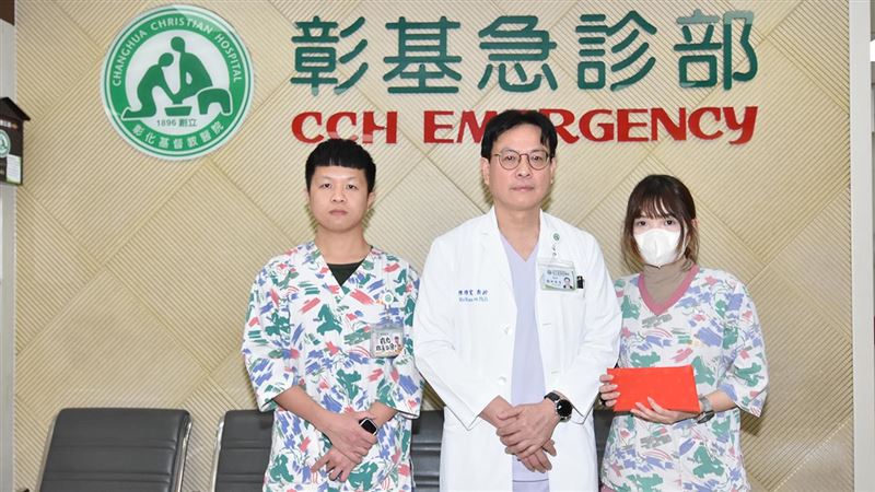 逛街遇氣爆跪地CPR搶命！情侶檔英雄護理師受表揚 醫院頒10萬禮券 | 社會 | 三立新聞網 SETN.COM